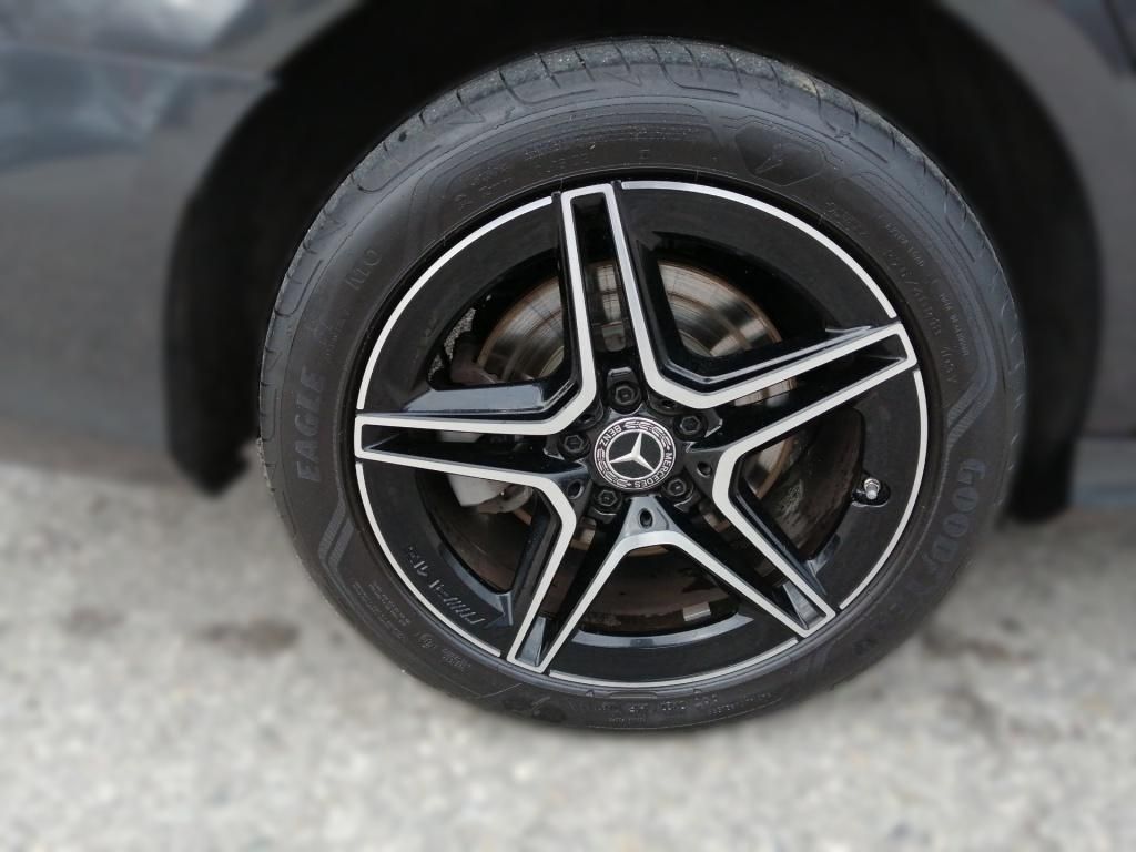 SELDUR Mercedes-Benz E 300 e 4Matic AMG Line – Skúlason Bílar