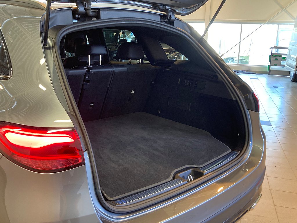 SELDUR Mercedes-Benz GLC 300 e 4MATIC AMG Line – Skúlason Bílar